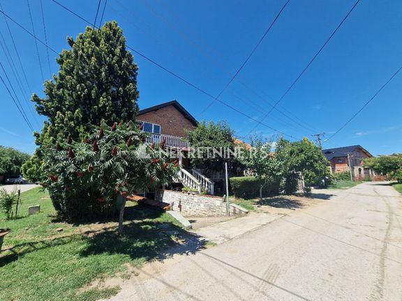 Kuća 270m2 u Kovinu, plac 3.43 ara 135.000e