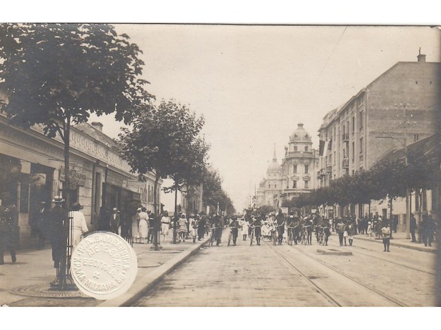 Beograd Kr.Milana ulica - Dečija parada. Atelje Zrak.VJ