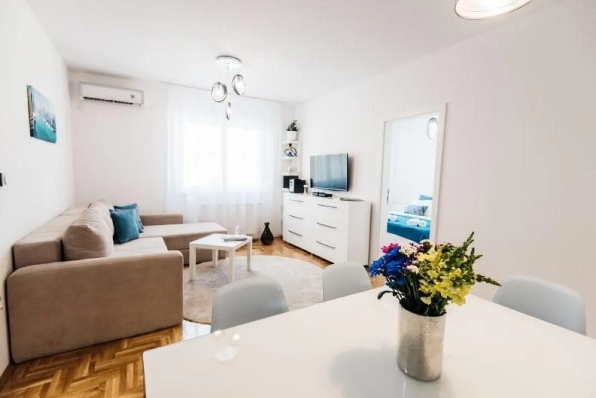 Izdavanje, jednosoban stan, 43m2, Centar, Novi Sad