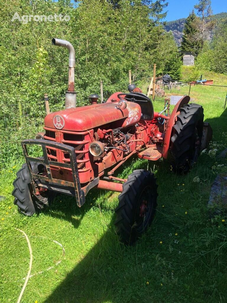 Prodaje se Volvo Terrier 425 traktor točkaš na aukciji