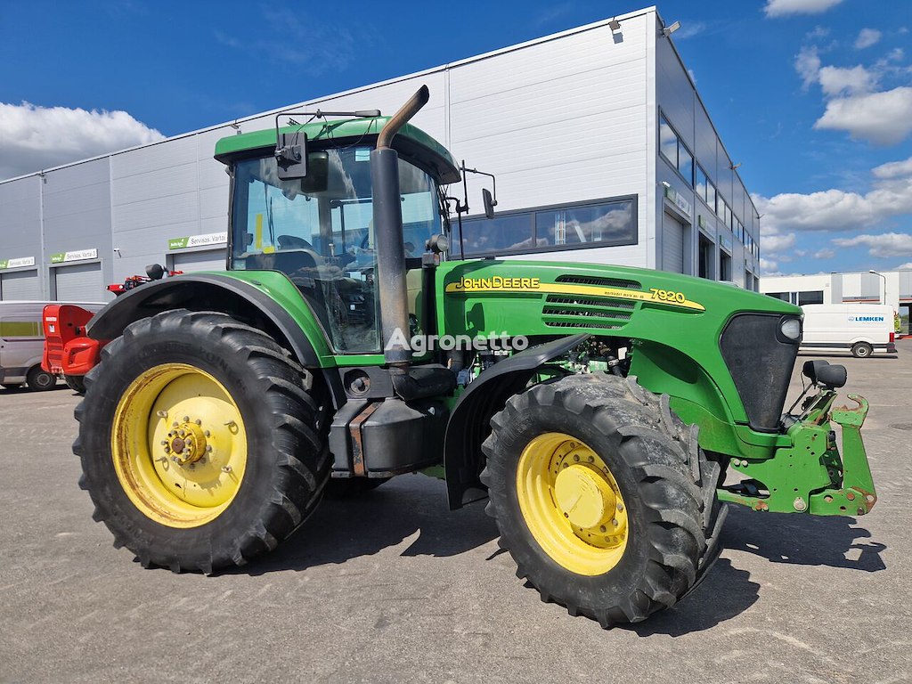 John Deere 7920 traktor točkaš