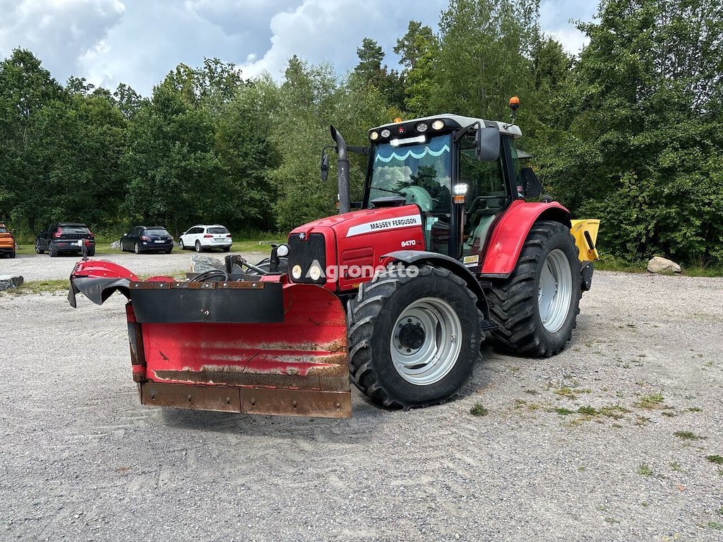 Prodaje se Massey Ferguson 6470-4 med vikplog & spridare, -2004 säljes via auktion traktor točkaš na aukciji