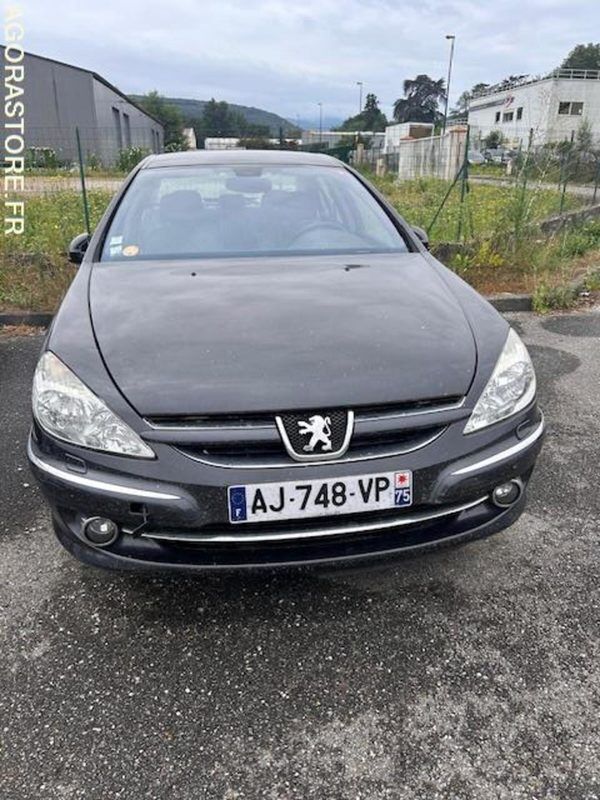 Prodaje se Peugeot 607 sedan na aukciji