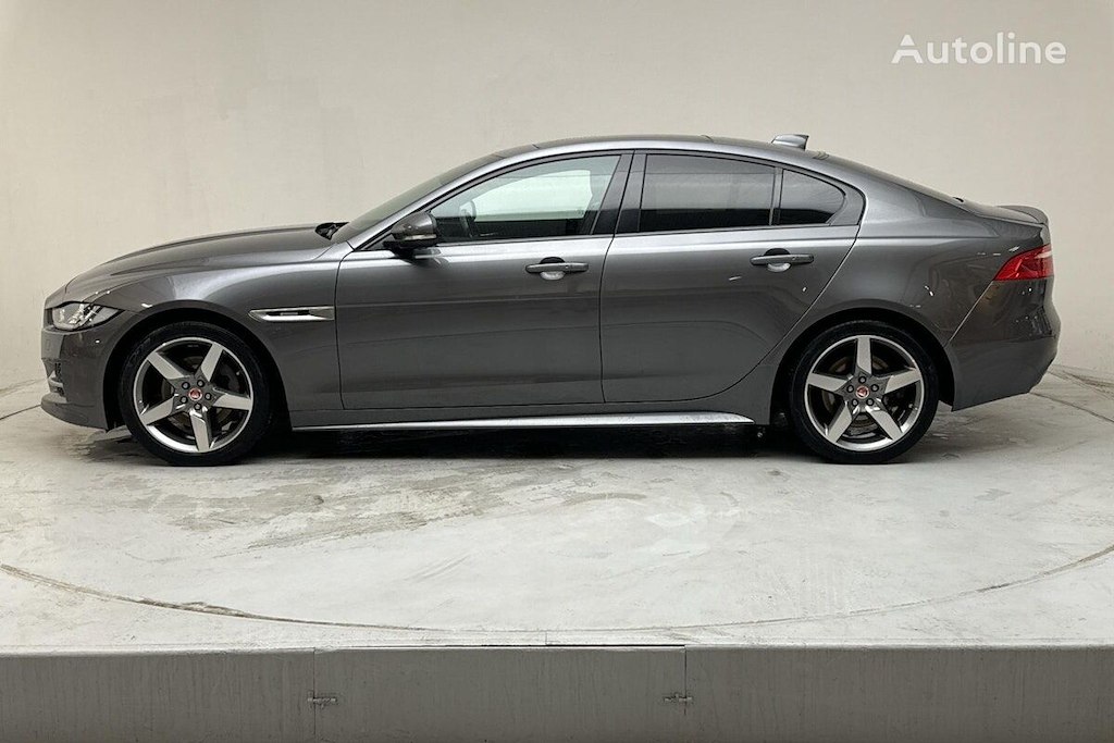 Prodaje se Jaguar XE sedan na aukciji