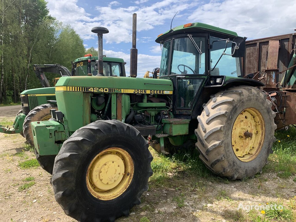 John Deere 4240 traktor točkaš