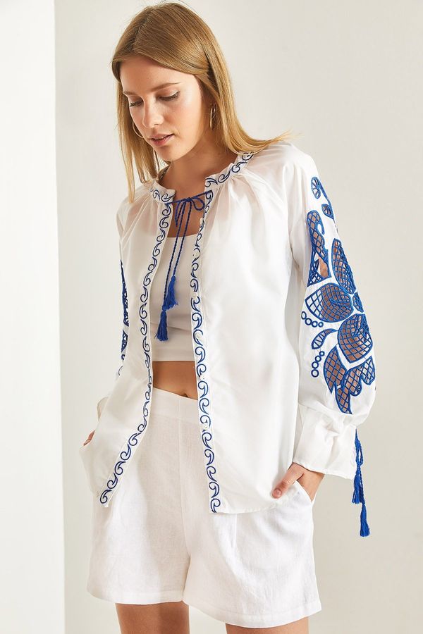 BIANCO LUCCI WOMEN'S TIED COLLAR EMBROIDERED LOOSE SHIRT