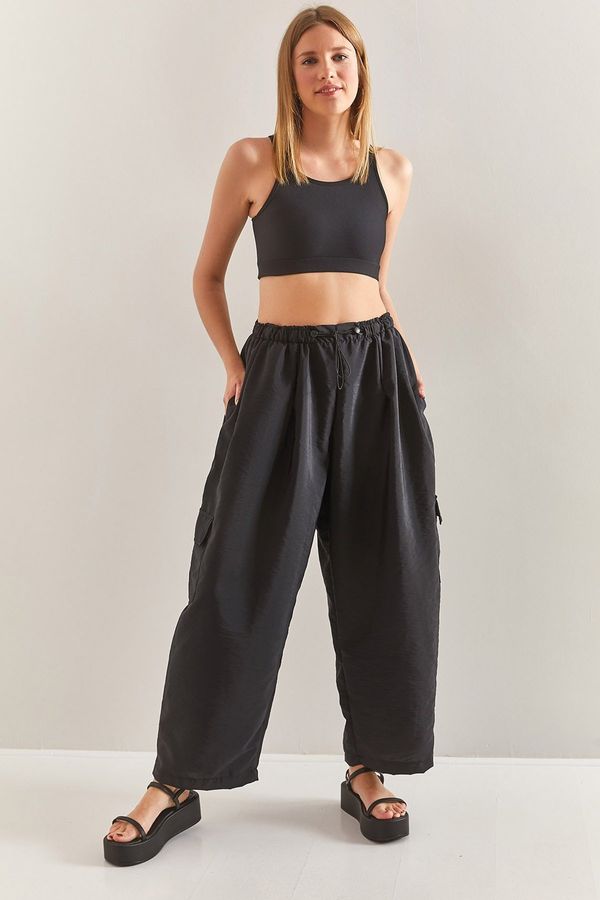 BIANCO LUCCI WOMEN'S ELASTIC WAIST CARGO POCKET OVERSIZE PARACHUTE FABRIC TROUSERS