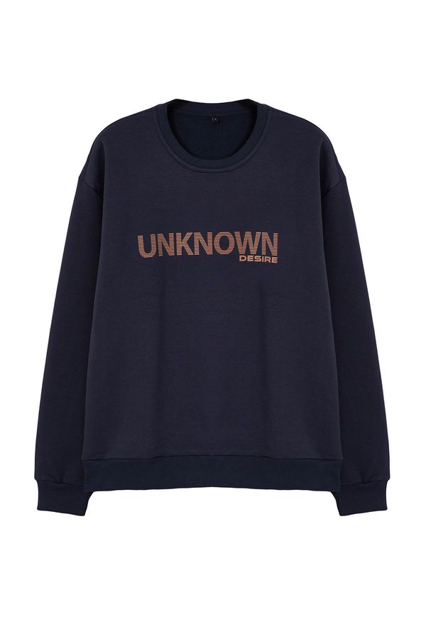 TRENDYOL NAVY BLUE OVERSIZE/WIDE CUT TEXT PRINTED CREW NECK SWEATSHIRT WITH FLEECE INSIDE
