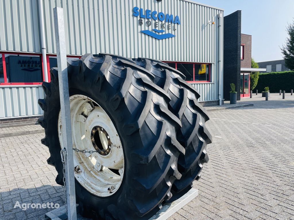 Pirelli 520/70R38 Set wielen met Banden točak