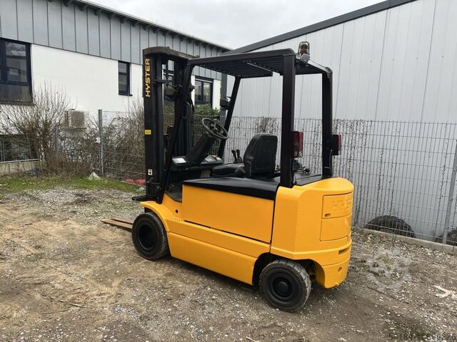 Električni viljuškar za 4 točka
Hyster J3.00 xm