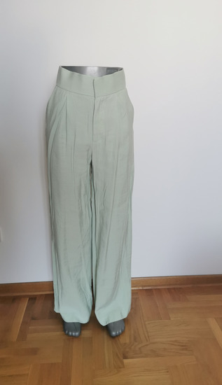 Nove mint zelene pantalone Zara