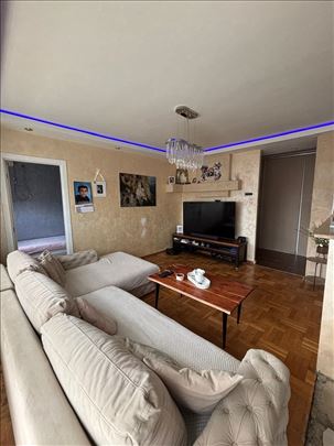 Renoviran 2.5 stan na Lionu, 57m2, crvena fasadna