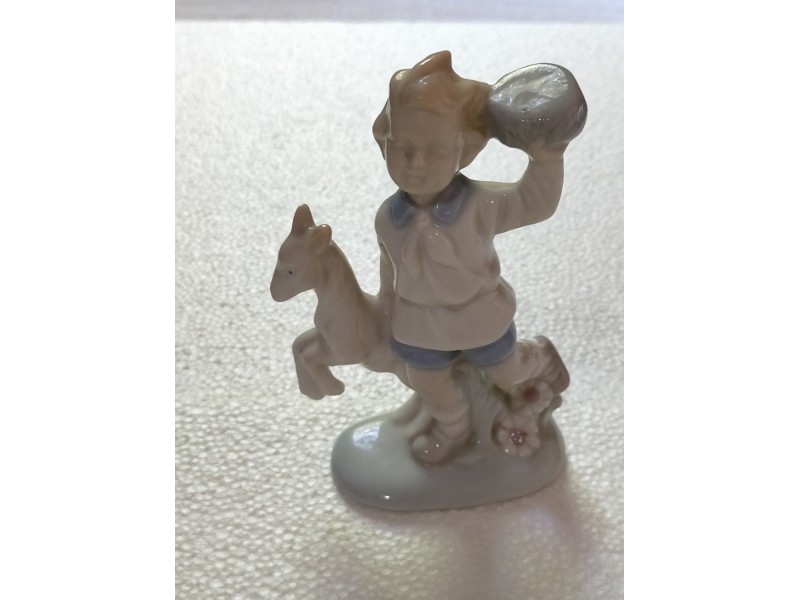 DECAK PORCELANSKA FIGURA 11 CM