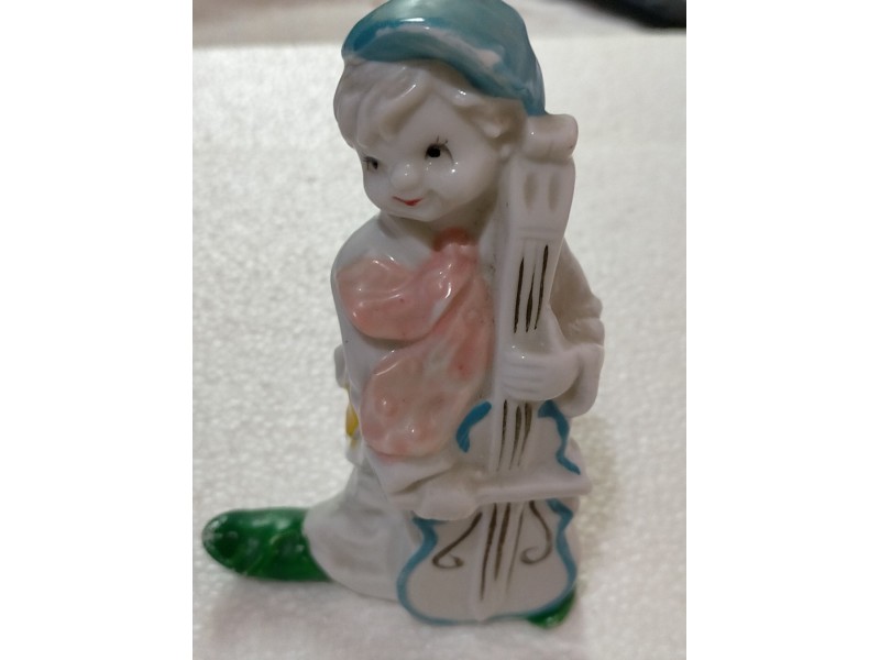 DECAK PORCELANSKA FIGURA 11 CM