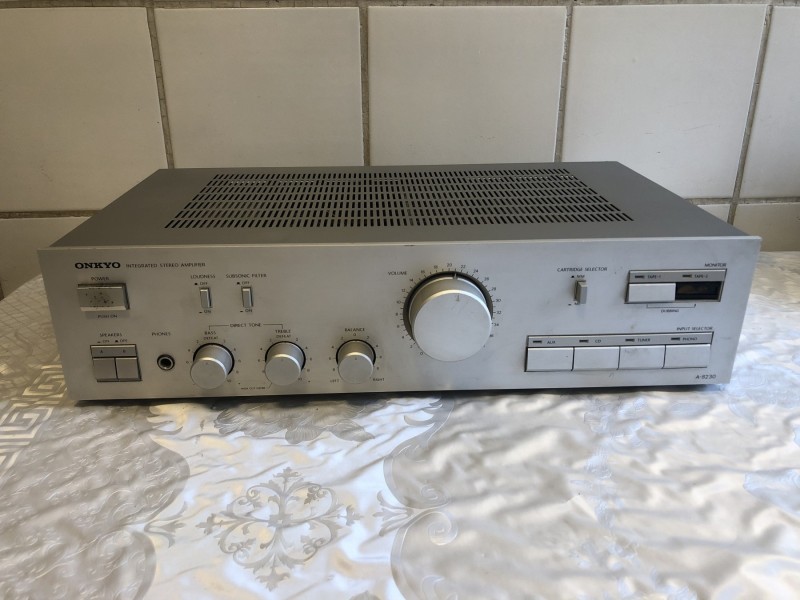 Onkyo A-8230