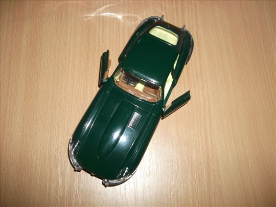 Jaguar E-type 1983. Majorette 1:24