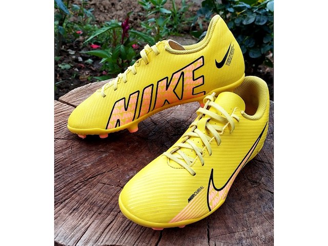 `NIKE MERCURIAL` kopačke br. 35