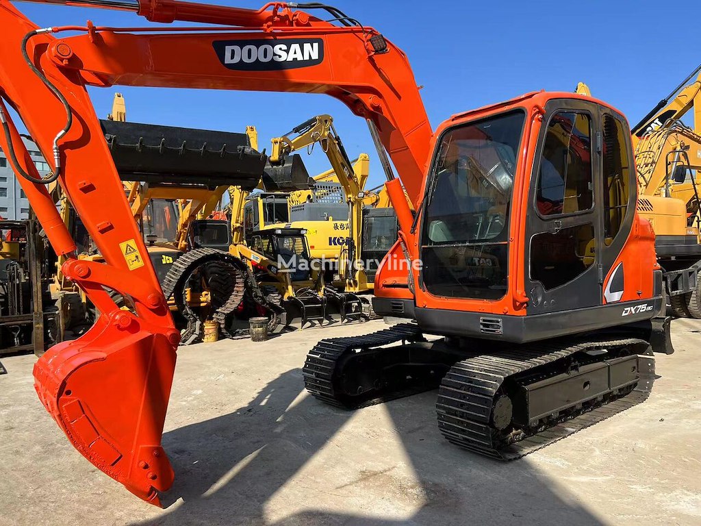 Doosan DX75 bager guseničar