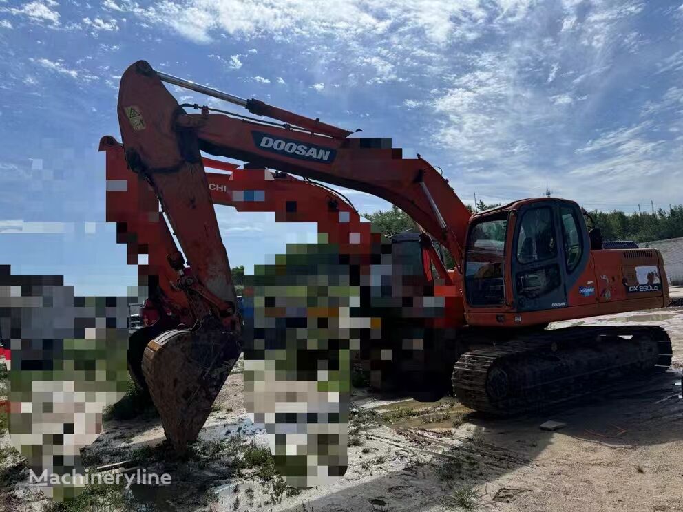 Doosan DX260 bager guseničar