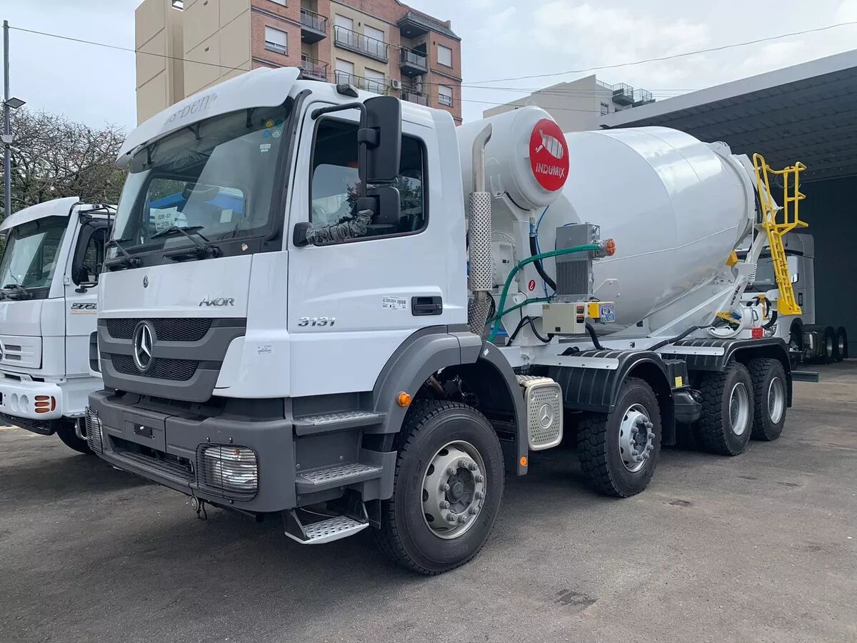 Mercedes-Benz Axor 3131 kamion s mešalicom za beton