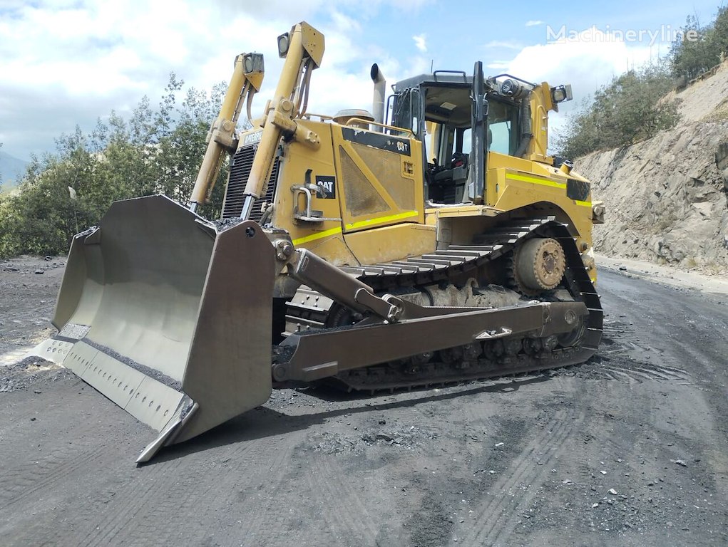 Caterpillar D8T buldožer