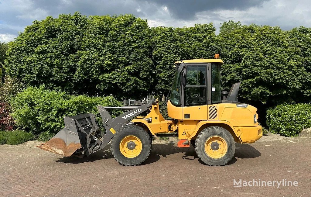 Volvo L30G prednji utovarivač