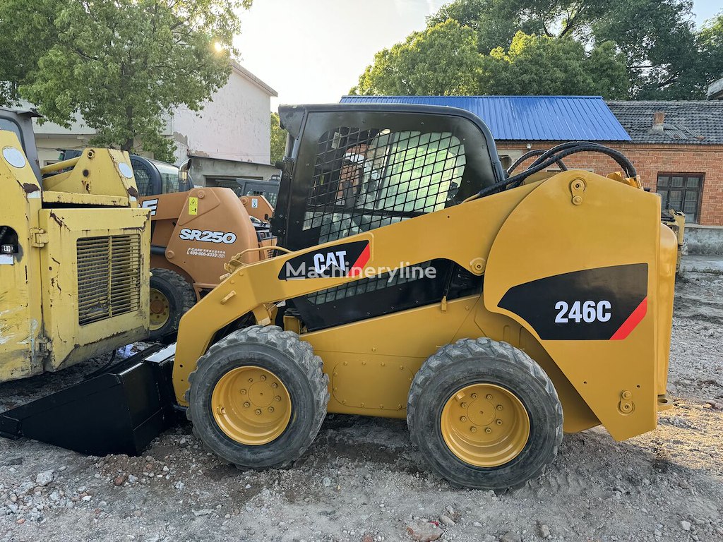 Caterpillar 246C mini utovarivač