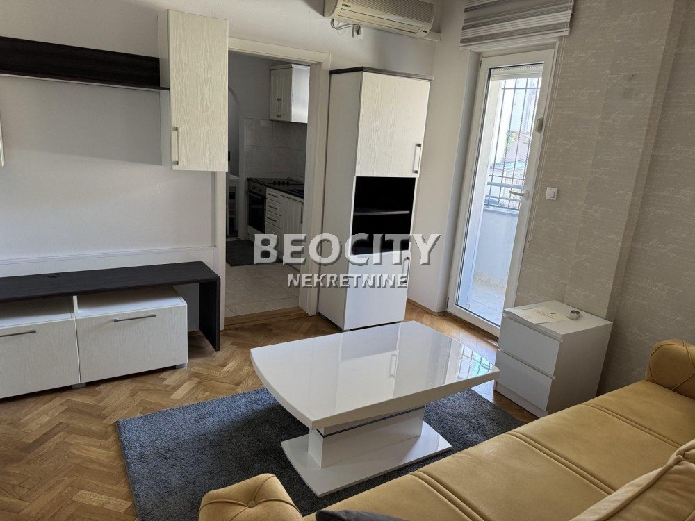 Dvosoban stan, 38 m2, Novi Sad, Šafarikova ID: 109569