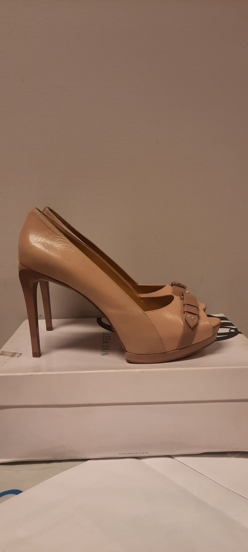 Salonke, Nine West, 40