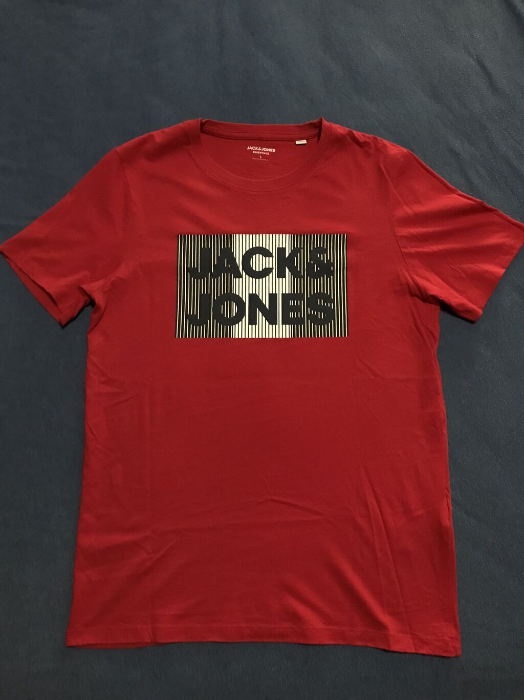 Prodajem, mušku Jack & Jones majicu u odličnom stanju par puta