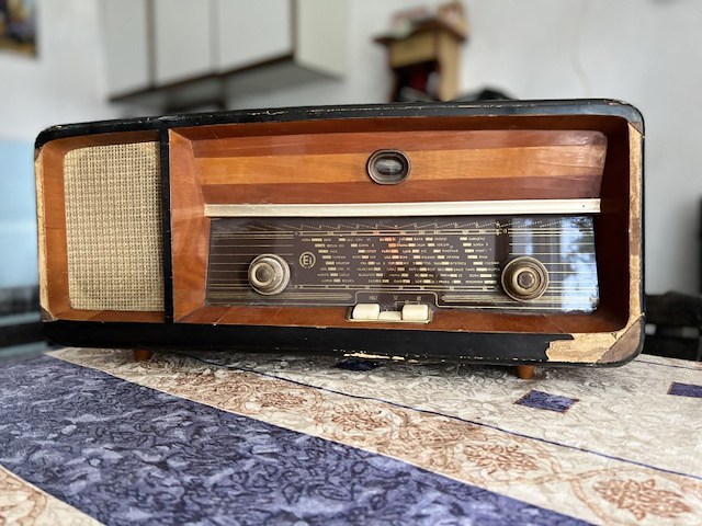 Ei Niš retro radio RR 240