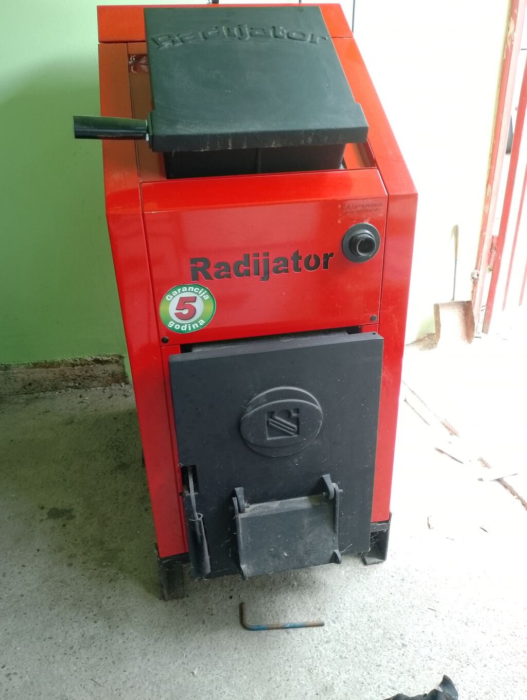 Na prodaju kotao na čvrsto gorivo radijator Kraljevo 18kw nov nije