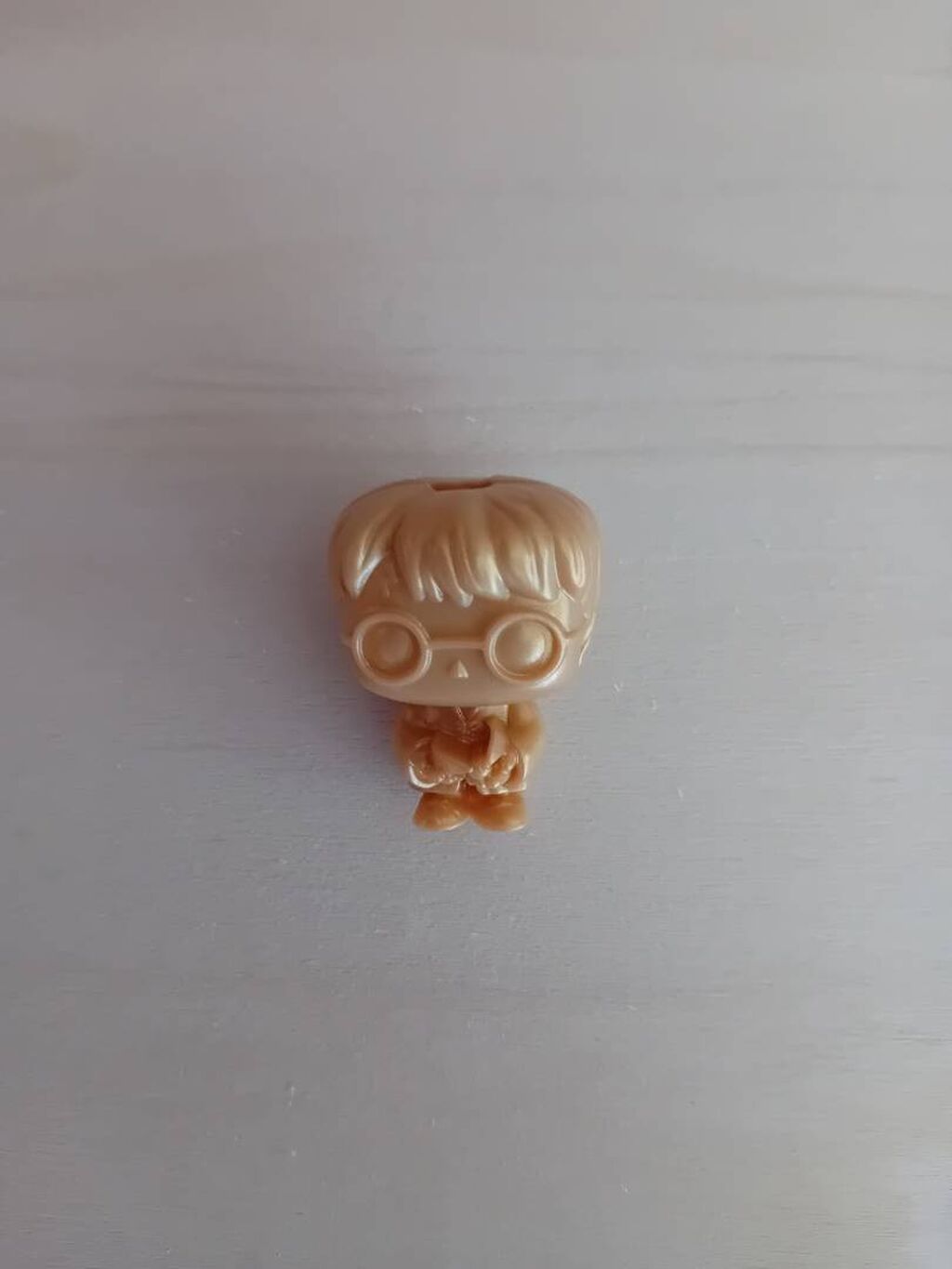 Prodajem Zlatnu Harry Potter figuricu kinder joy VT401(Albus