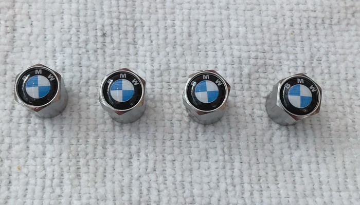 Univerzalne metalne ventil kapice sa logom BMW. Ukrasite Vaš