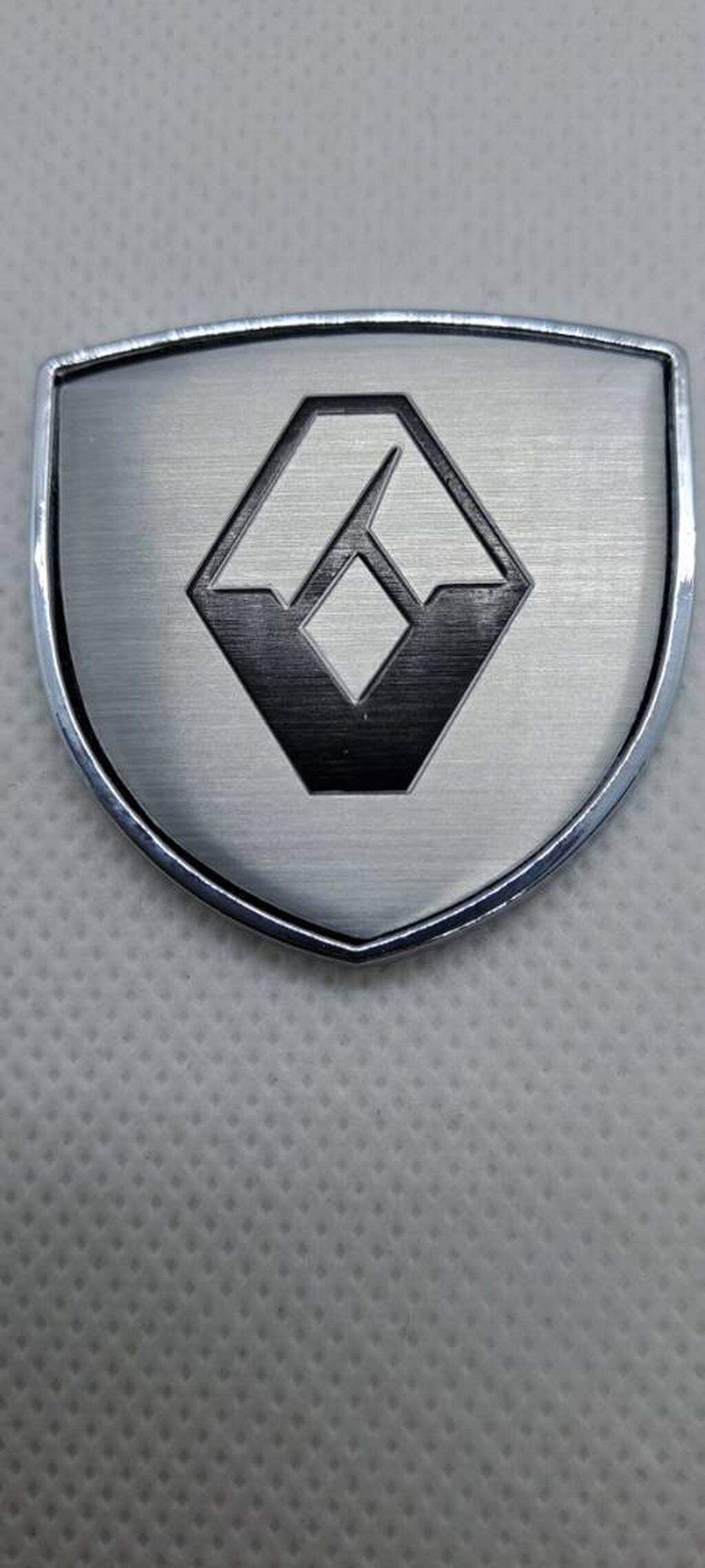 Samolepljivi metalni stiker za automobil - RENAULT Metalni stiker za