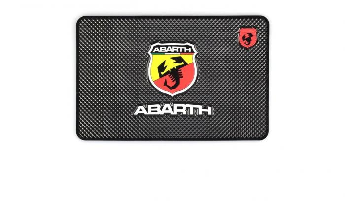 ABARTH gumena neklizajuća podloga. Dimenzije 13*20cm. Samo se