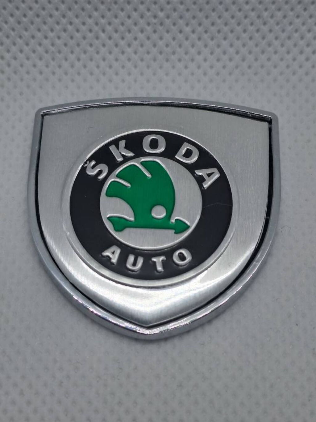 Samolepljivi metalni stiker za automobil - ŠKODA Metalni stiker za