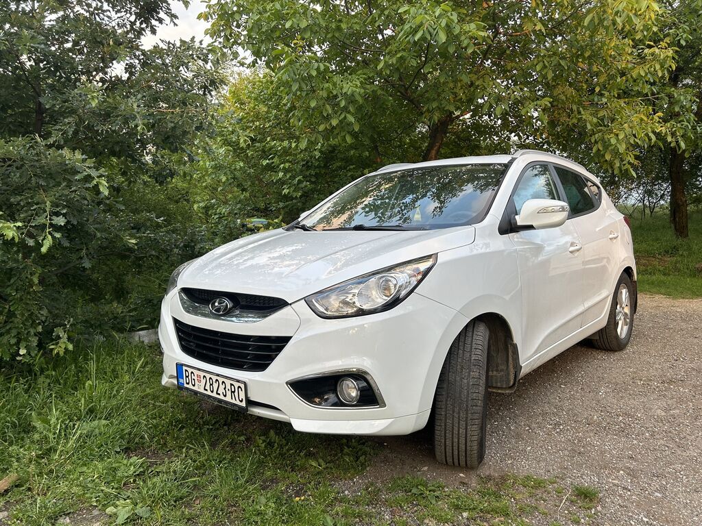 Hyundai ix35: 1.7 l | 2011 г. SUV/4x4