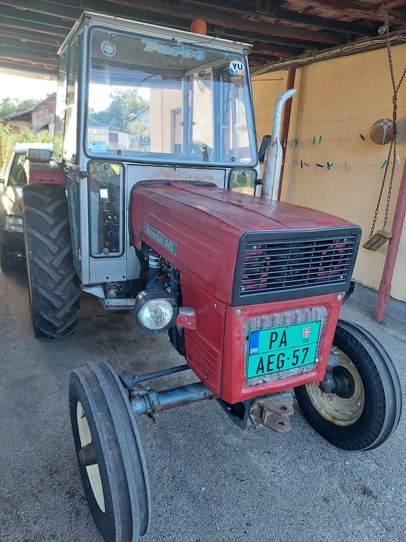 Traktor bez ikakvih ulaganja. Registrovan ima saobracajnu dozvolu i