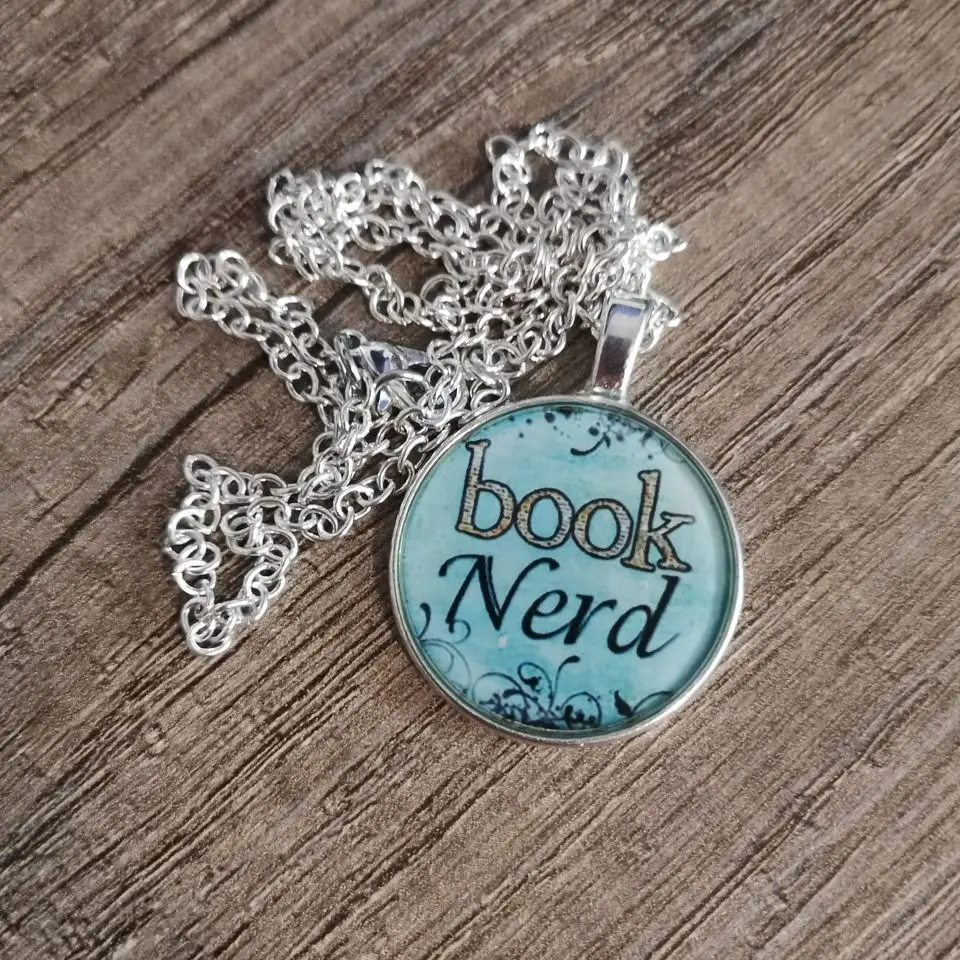 Happy Pumpkin O15 Ogrlica Book nerd, Boja srebra