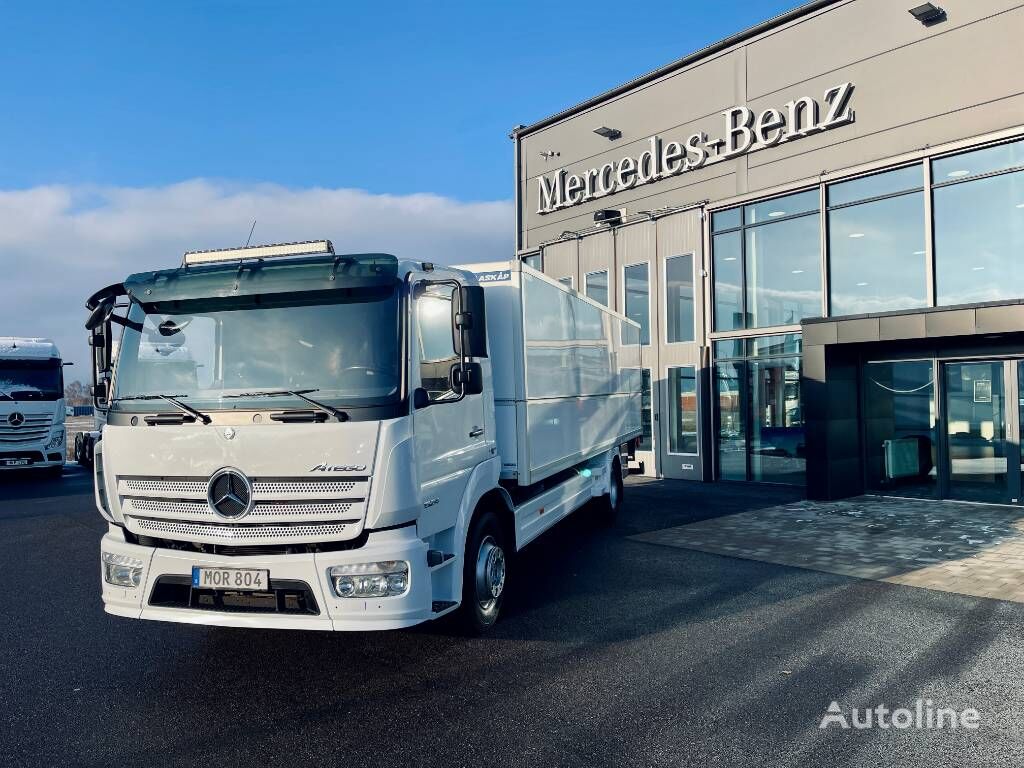 Mercedes-Benz ATEGO 1524 HÖJ OCH SÄNKBART SKÅPTAK kamion furgon