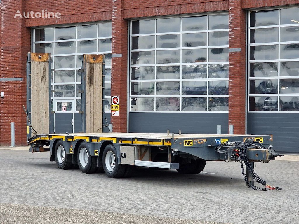 NCN 3 axle - Hydraulic ramps - SAF Axle - Twistlocks - 7.50 M prikolica autotransportera