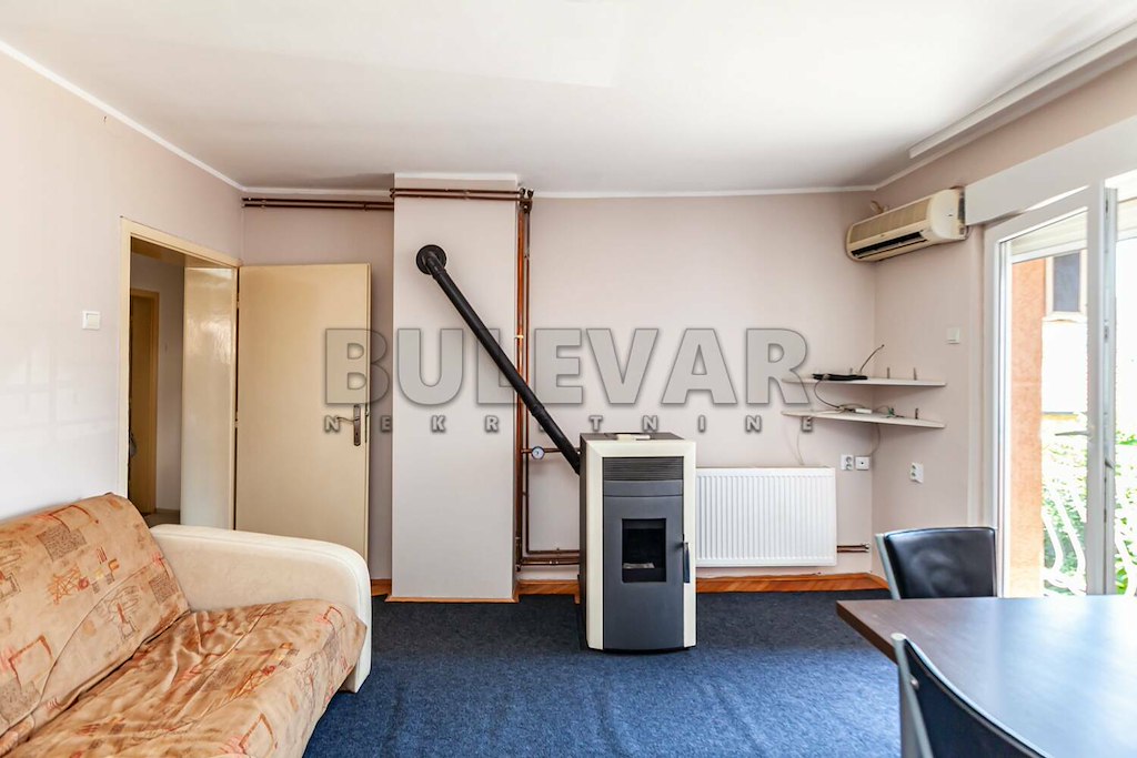 Renoviran dvoiposoban stan, drugi sprat, 62 m2, Duvanište - Trošarina