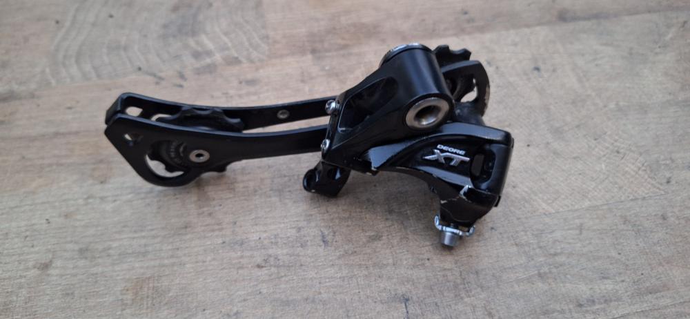 Zadnji menjač Shimano Deore XT RD-T780