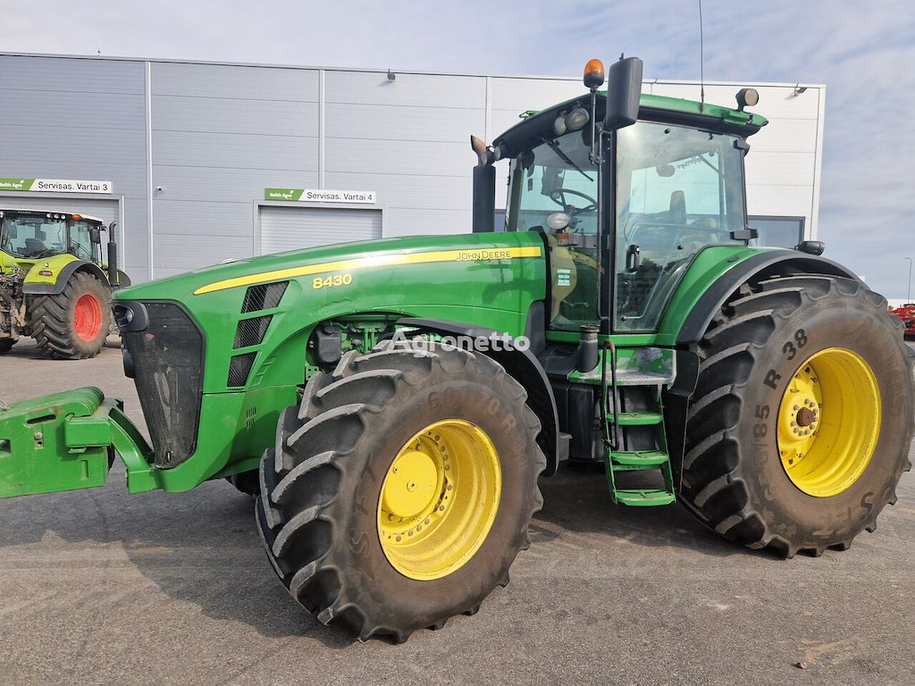 John Deere 8430 traktor točkaš