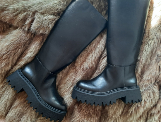 NOVO! ZARA boots