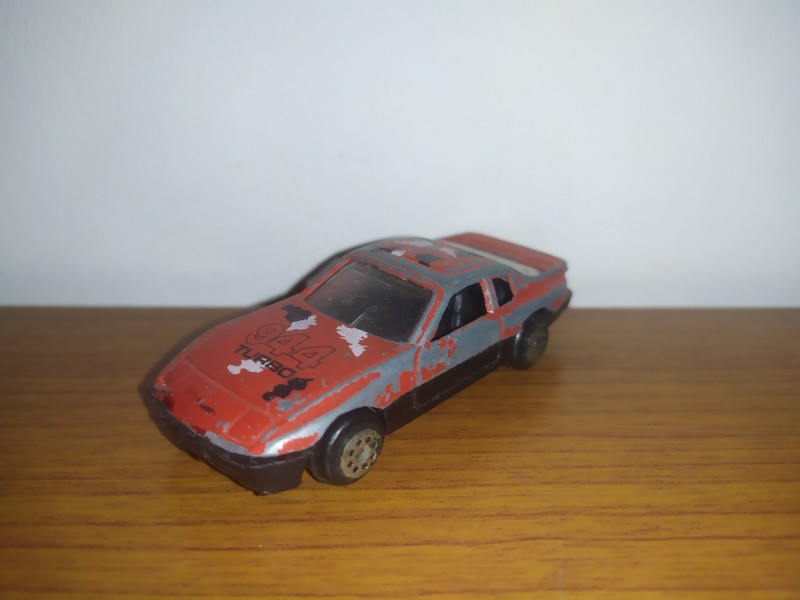 Porsche 944 1/64