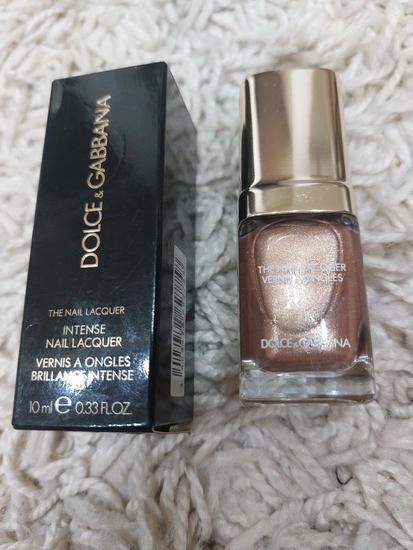 ** D&G nail laquer **