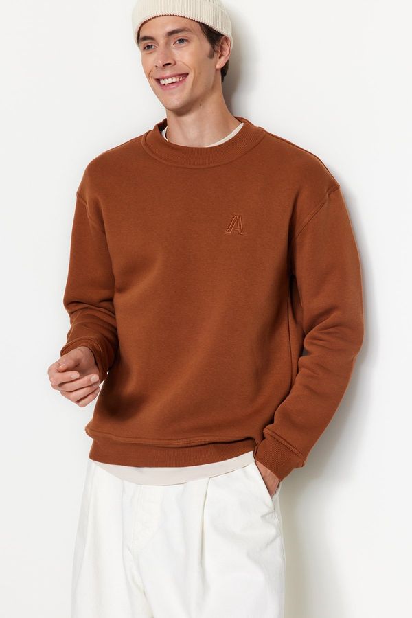 TRENDYOL BROWN OVERSIZE/WIDE CUT HALF TURTLENECK LETTER EMBROIDERED SWEATSHIRT