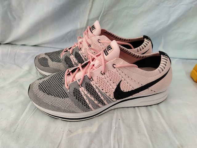 Nike Flyknit Trainer broj 47,5